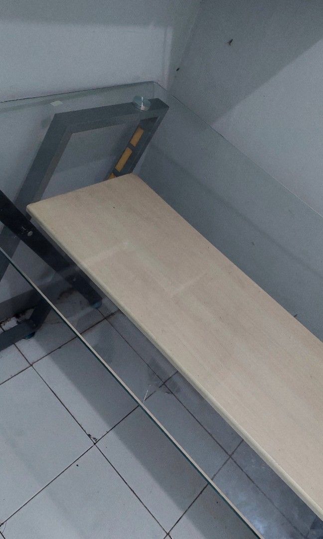Meja Kerja Kaca tebal produk ace hardware, Barang Yang Dicari di Carousell