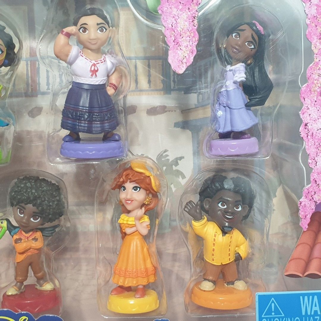MI FAMILIA Disney Encanto Figurine Set Walmart Exclusive, Hobbies ...
