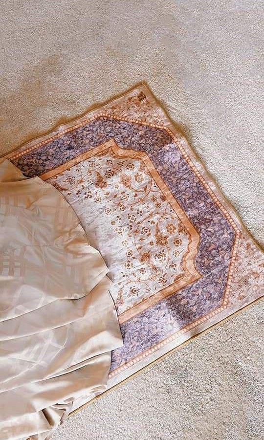 neelofa sejadah, Women's Fashion, Watches & Accessories, Other ...