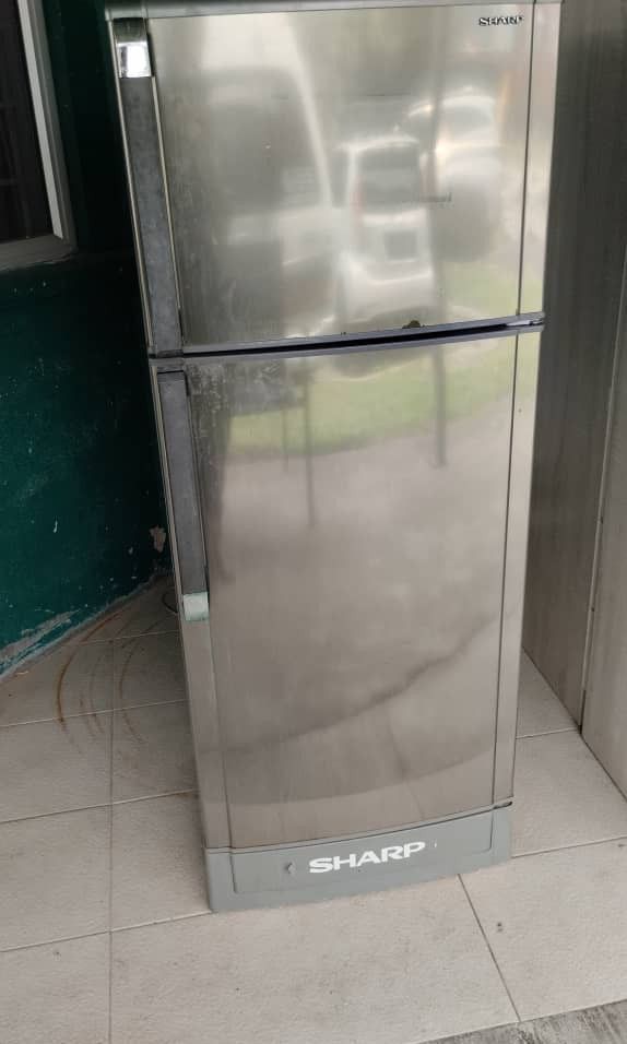 Peti ais 2 pintu sharp, TV & Home Appliances, Kitchen Appliances ...