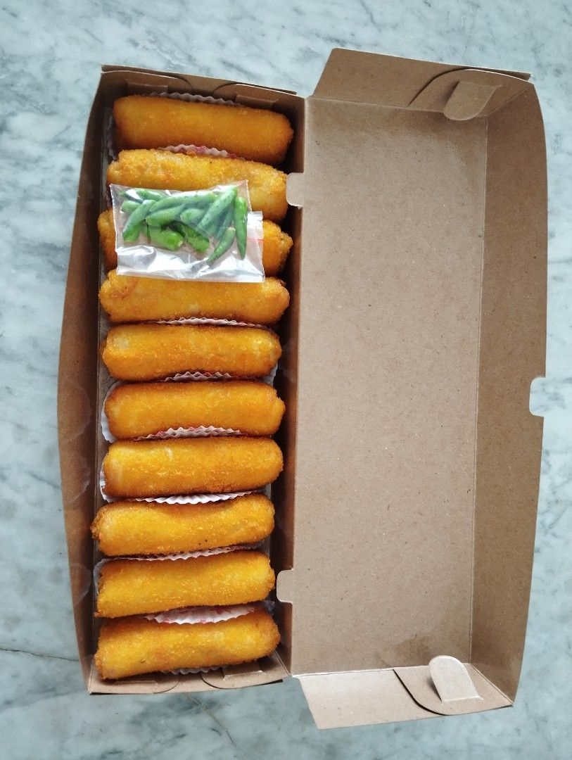 Risol rogut ayam frozen perbox isi 5 pc, Makanan & Minuman, Makanan ...