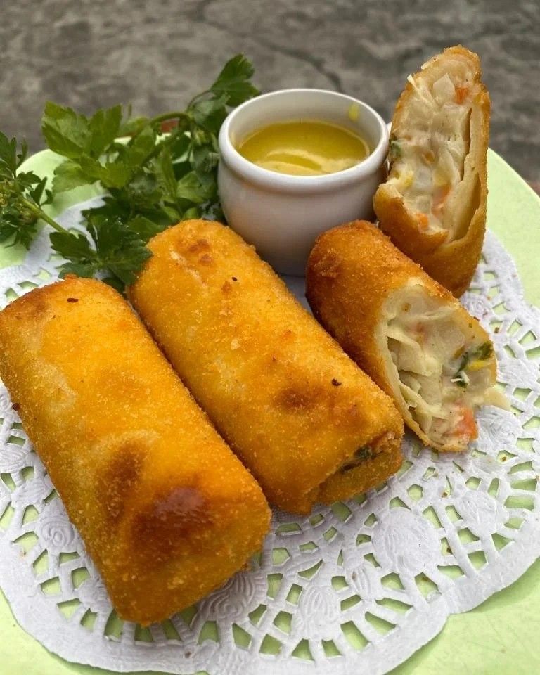 Risol rogut ayam frozen perbox isi 5 pc, Makanan & Minuman, Kue-kue di ...