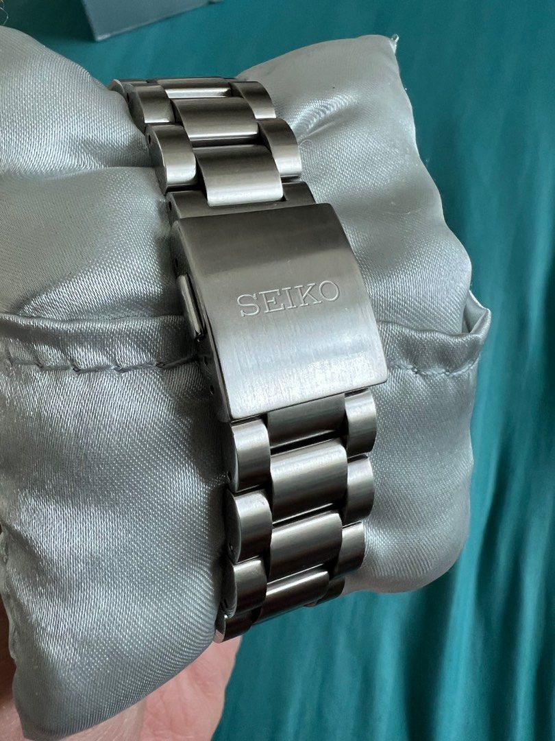 Seiko Speedtimer SSC911 (Panda v2), Men's Fashion, Watches ...