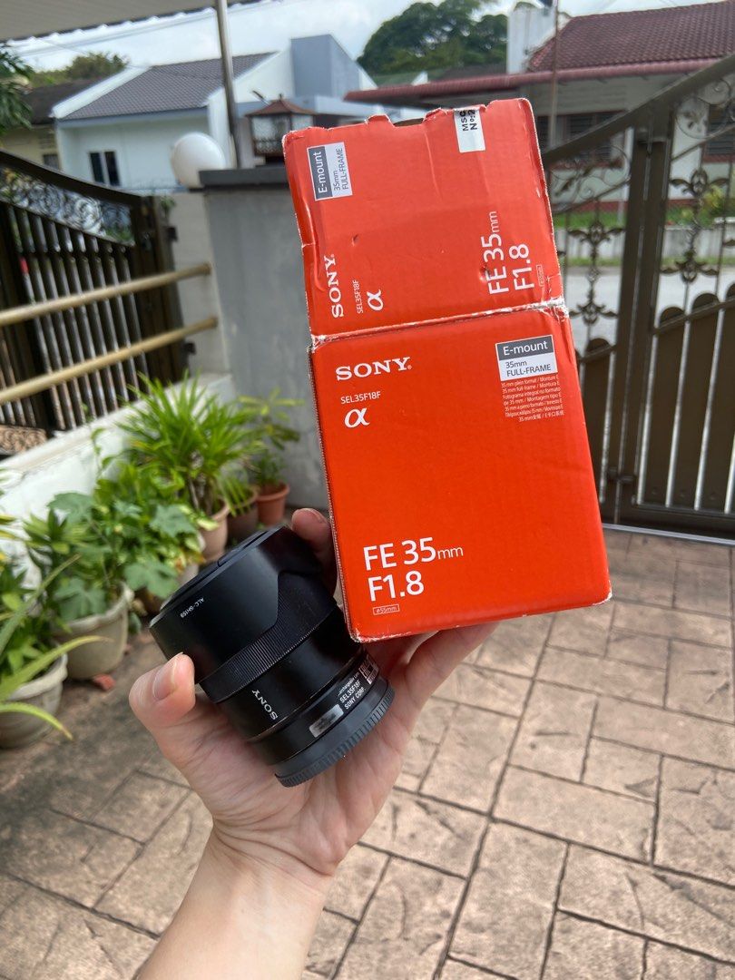 Sony 35mm f1.8, Photography, Lens & Kits on Carousell