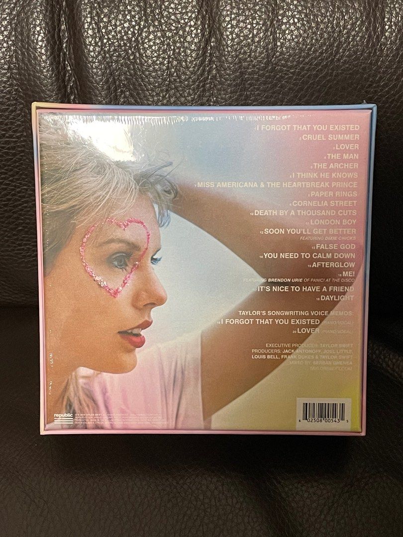 Taylor Swift “Lover” CD Deluxe Boxset, 興趣及遊戲, 音樂、樂器 & 配件, 音樂與媒體 - CD 及 ...