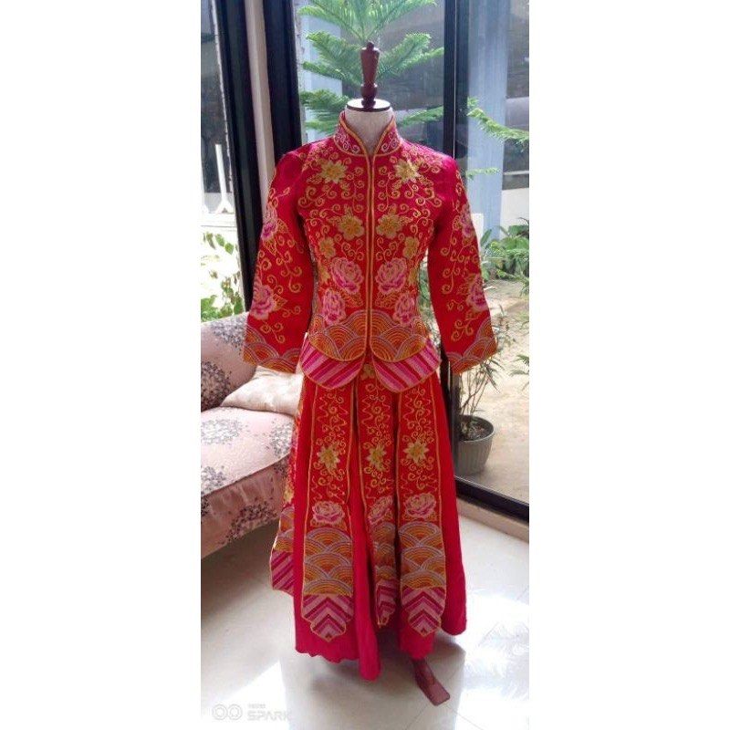 Traditional Red Embroidered Chinese Wedding Qun Kwa Xiu He Fu, Women's ...