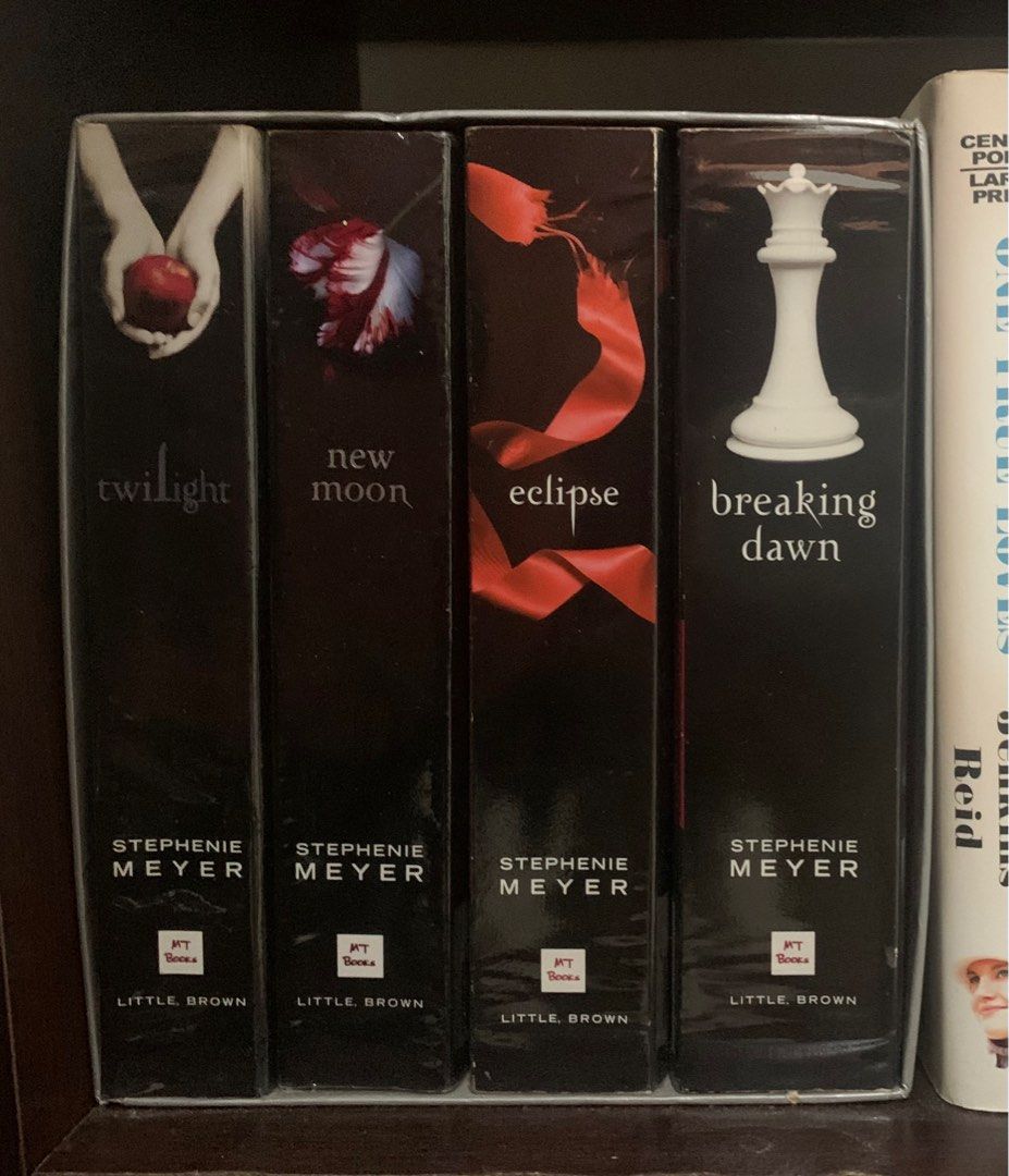 Twilight Box Set, Hobbies & Toys, Books & Magazines, Fiction & Non ...