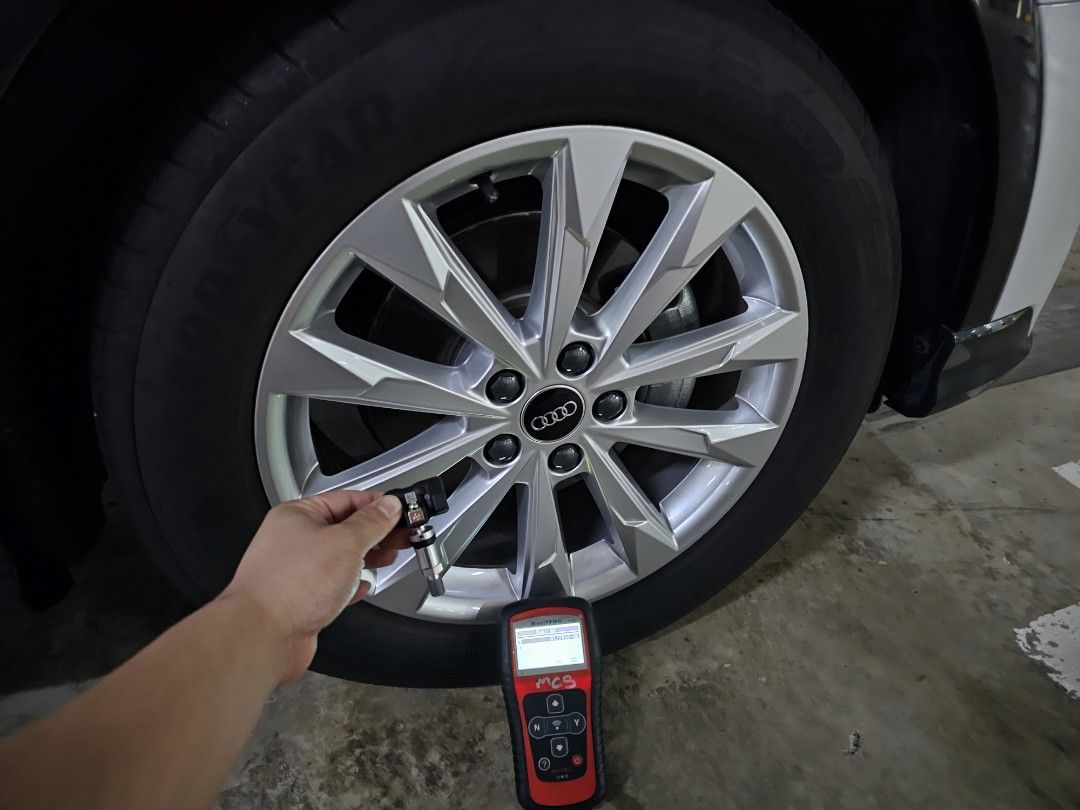 Tyre Pressure Sensor TPMS Sensor Replacement Programming Coding Audi ...