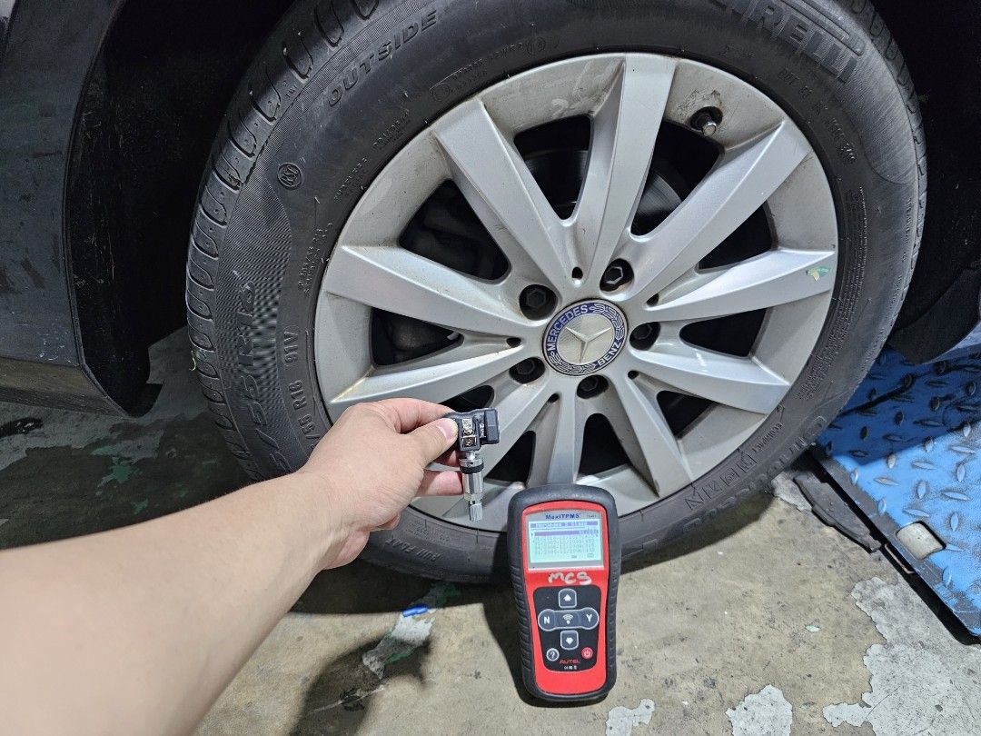 Tyre Pressure Sensor TPMS Sensor Replacement Programming Coding Audi ...