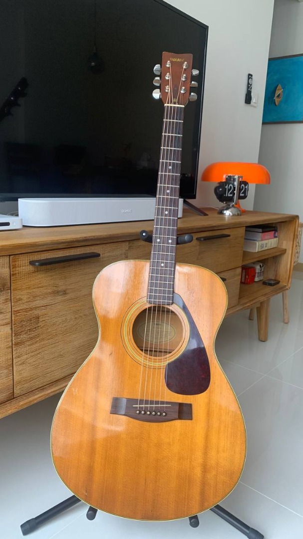 Vintage 1970s Yamaha FG 330 Acoustic Guitar, Hobbies & Toys, Music ...