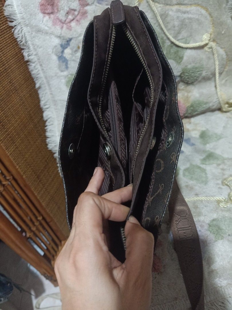 why, Women's Fashion, Bags & Wallets, Cross-body Bags on Carousell