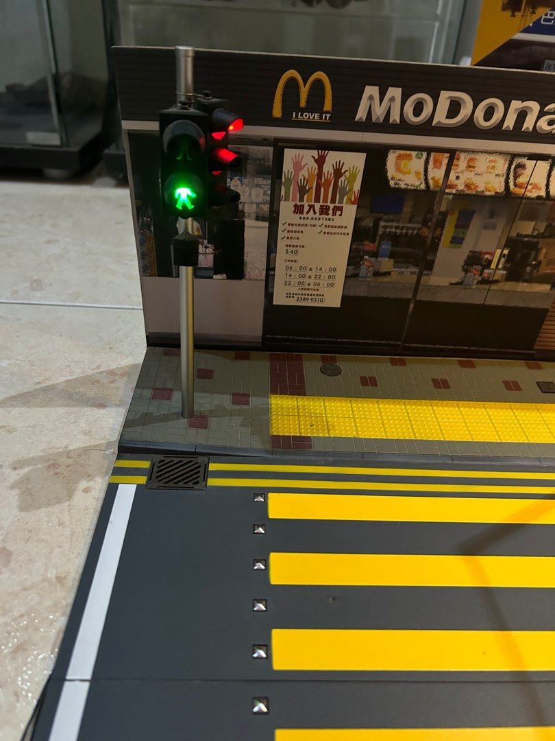 1/18 diorama MacDonald traffic light, Hobbies & Toys, Toys & Games on ...