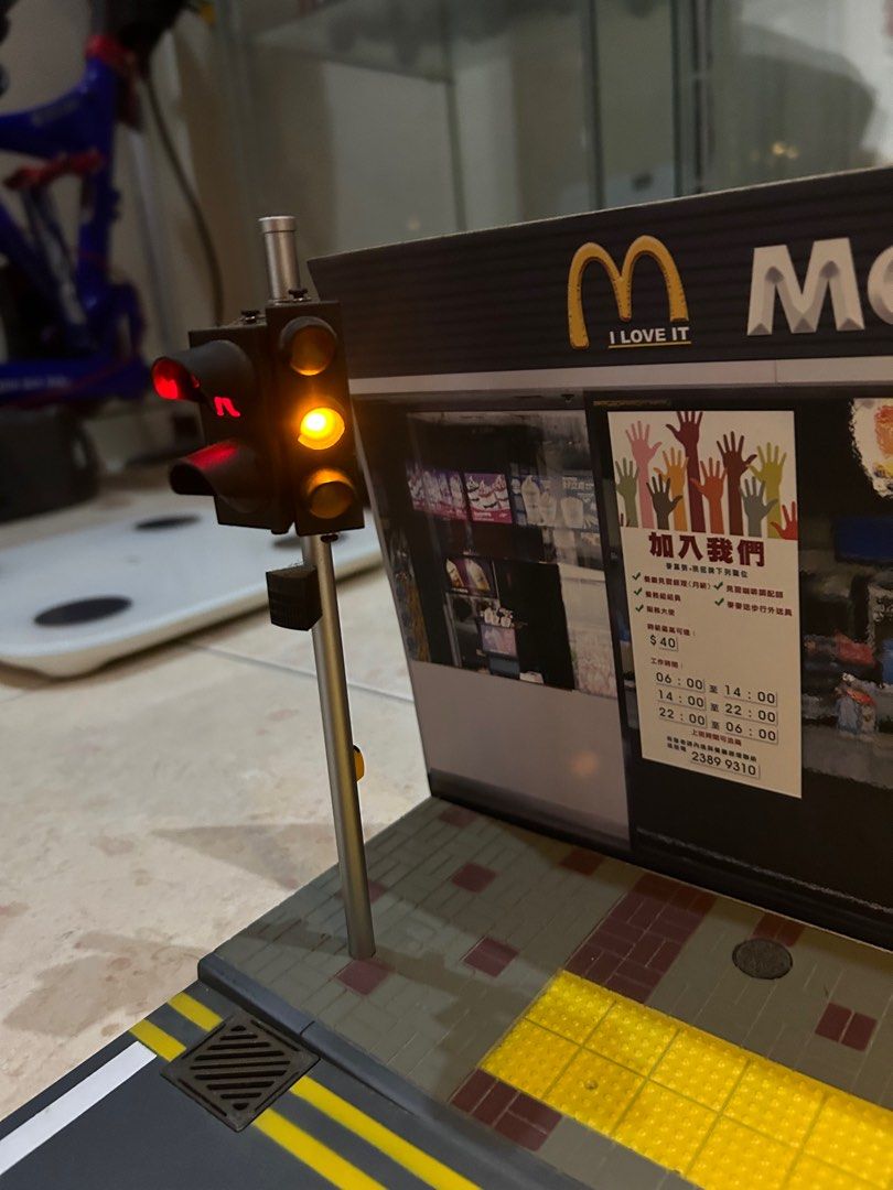 1/18 diorama MacDonald traffic light, Hobbies & Toys, Toys & Games on ...