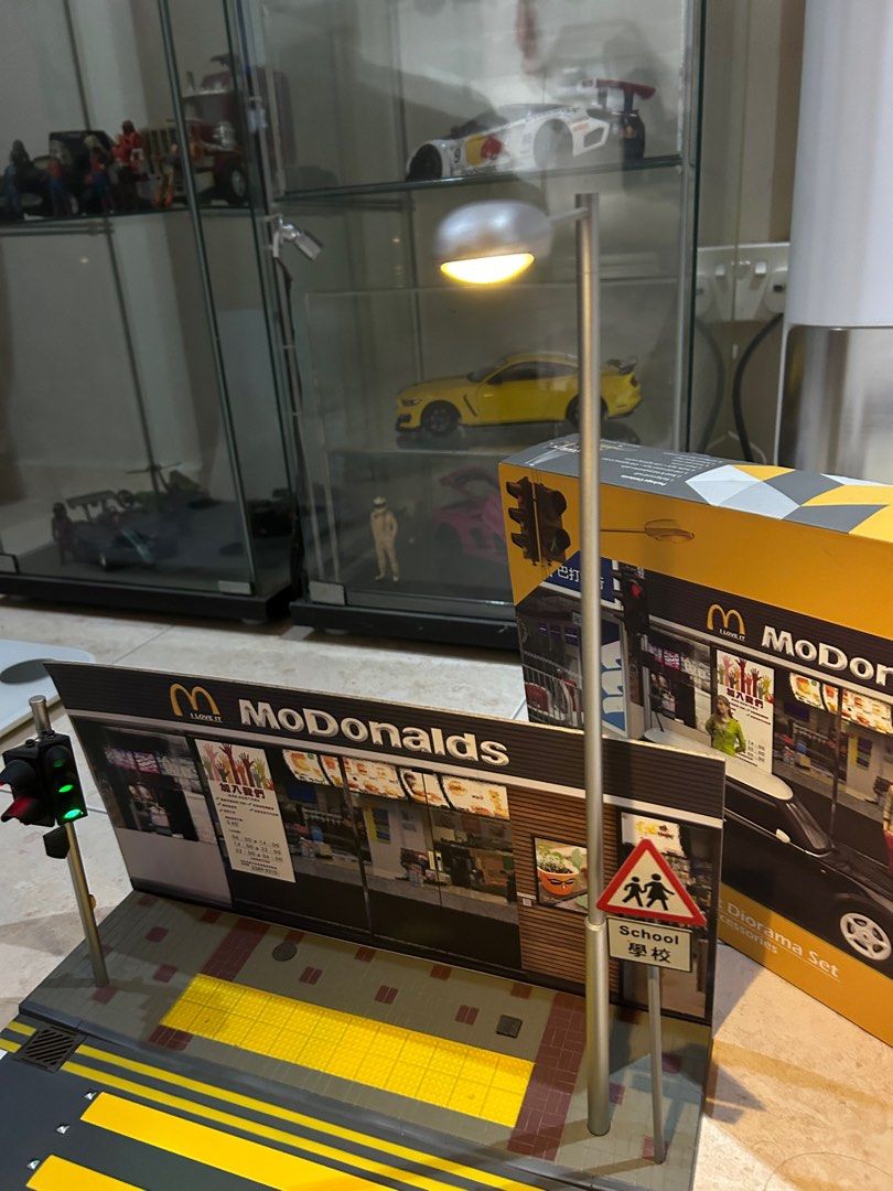 1/18 diorama MacDonald traffic light, Hobbies & Toys, Toys & Games on ...