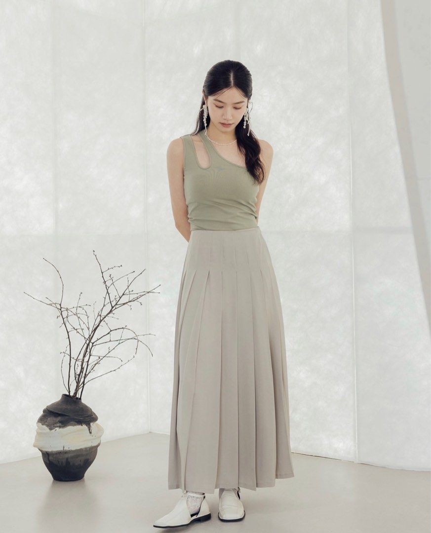 #極新二手 Meier.Q PROJECT.M 不對稱單肩簍空BRA TOP, 她的時尚, 上衣, 背心、無袖在旋轉拍賣