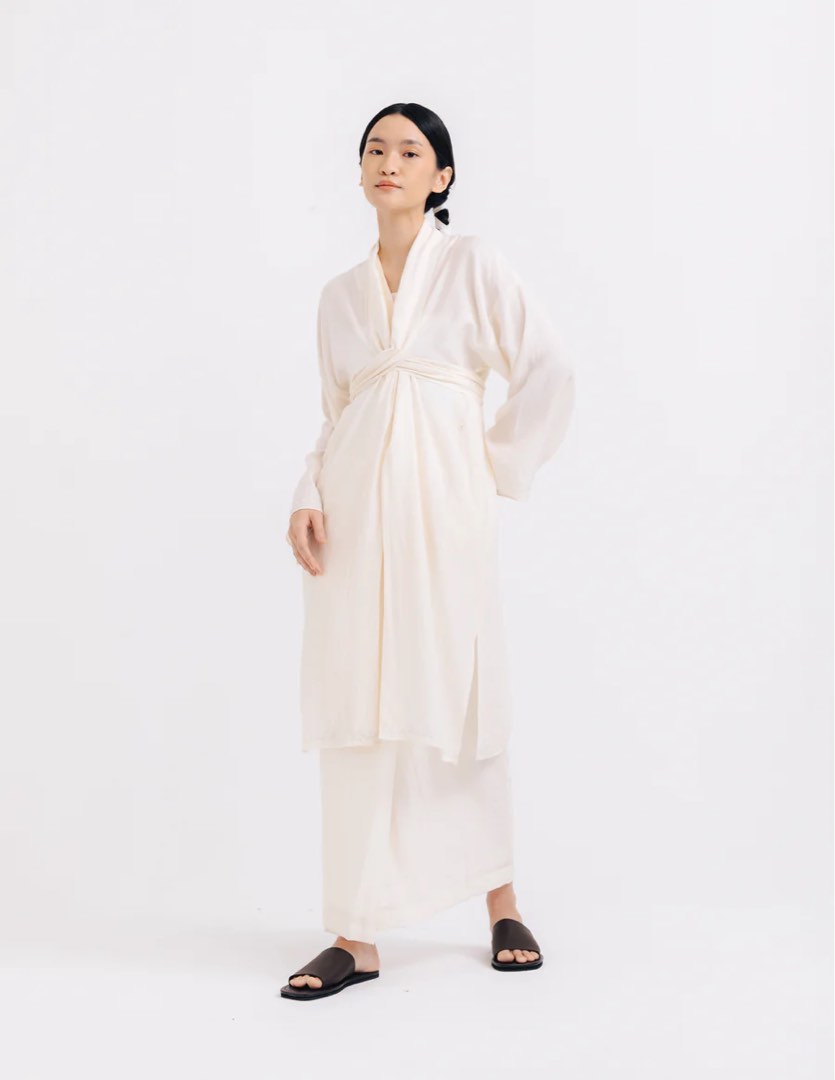 ANAABU air wrapped kimono kurung set, Women's Fashion, Muslimah Fashion ...