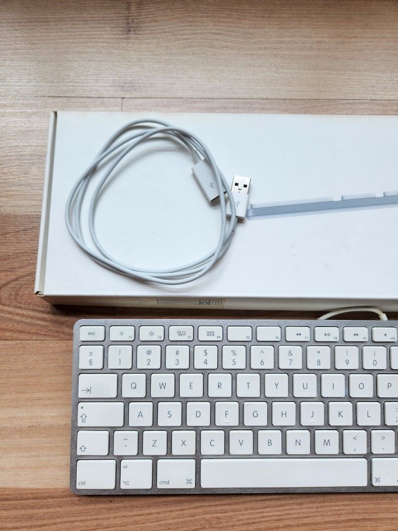 Apple Keyboard With Numeric Keypad Comes With Box Computers And Tech