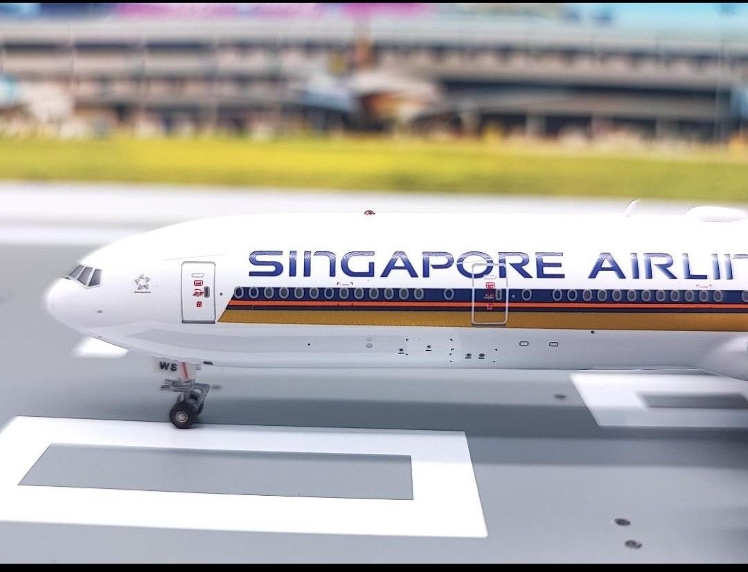 Aviation 400 1:400 Singapore Airlines B777-300ER 9V-SWS, Hobbies & Toys, Toys & Games on Carousell