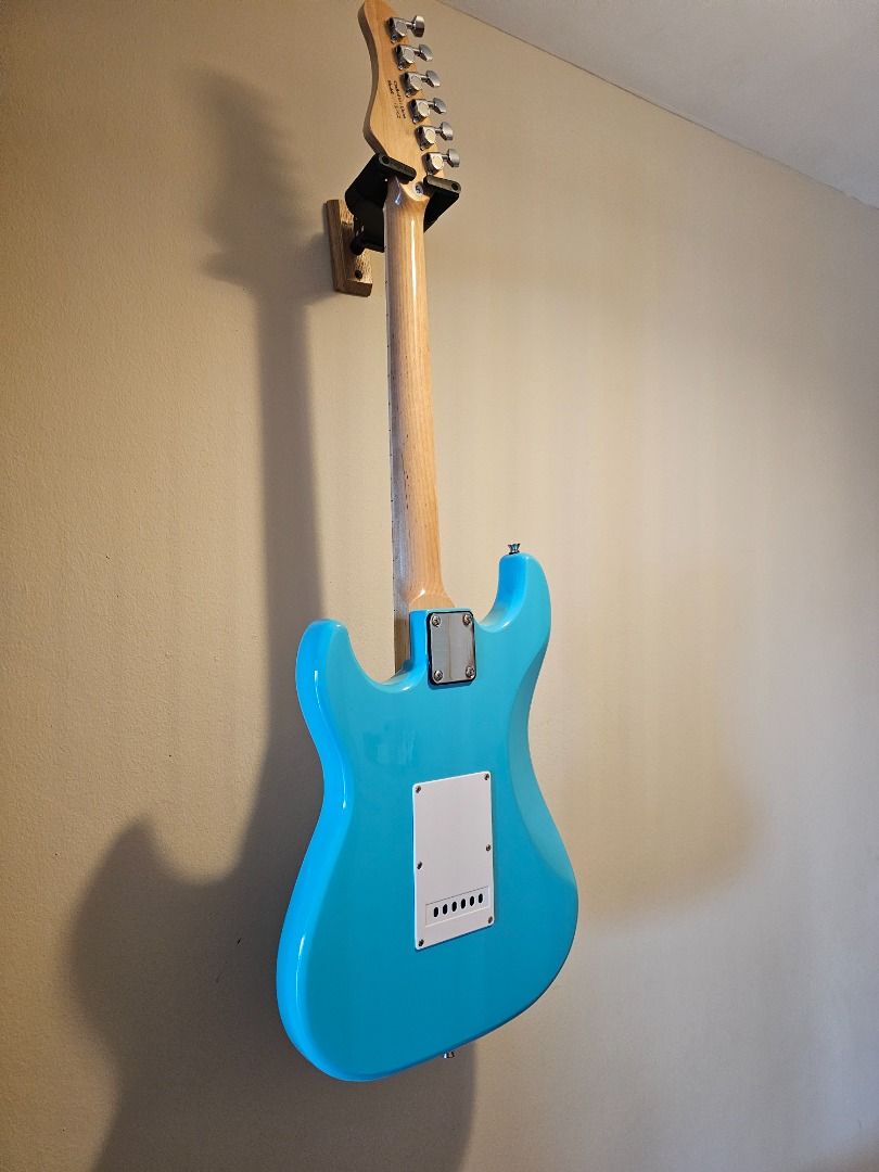 Beginner Sky Blue Stratocaster (Electric Guitar), Hobbies & Toys, Music ...