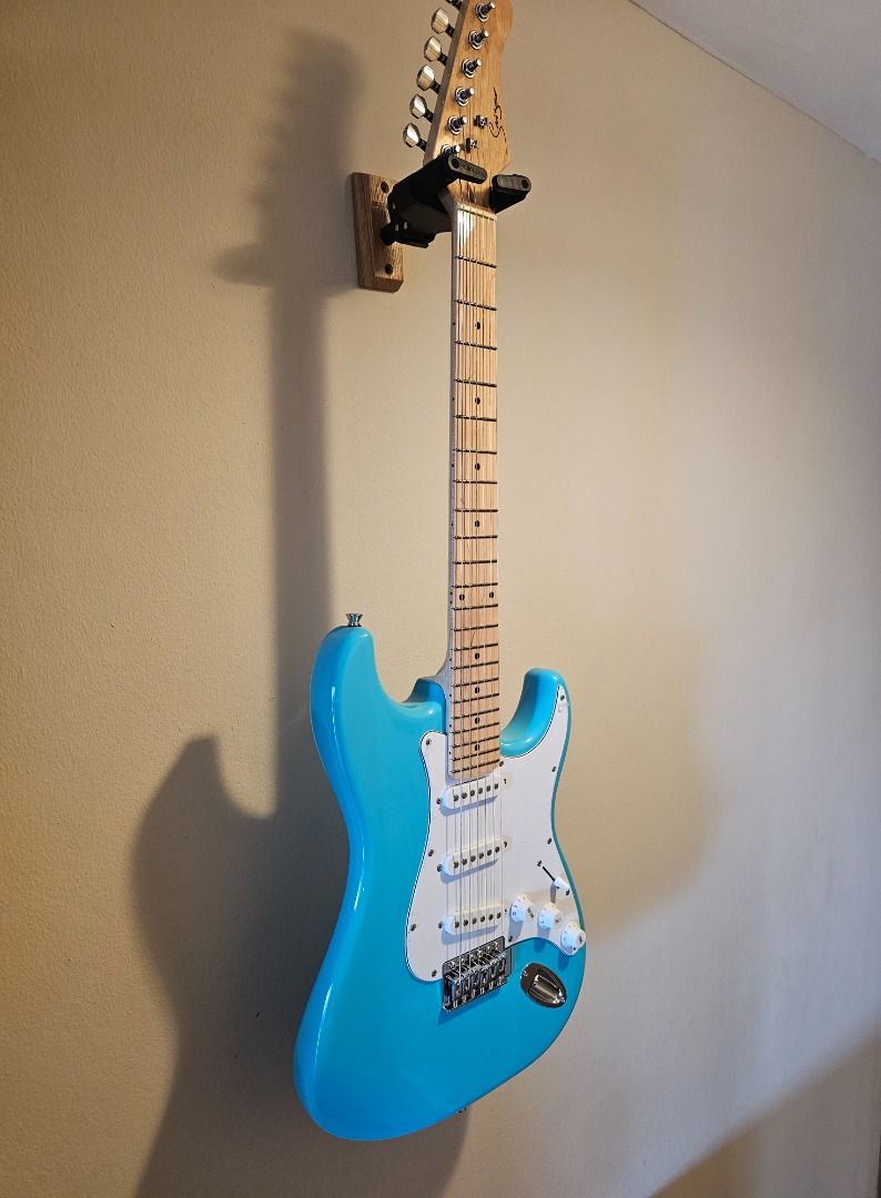Beginner Sky Blue Stratocaster (Electric Guitar), Hobbies & Toys, Music ...