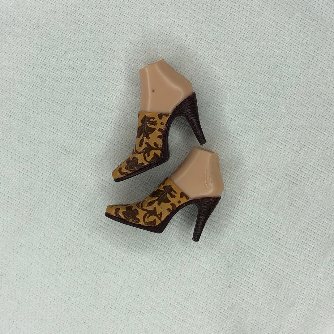 Bratz Shoes 1 For Dolls, Hobbies & Toys, Toys & Games on Carousell