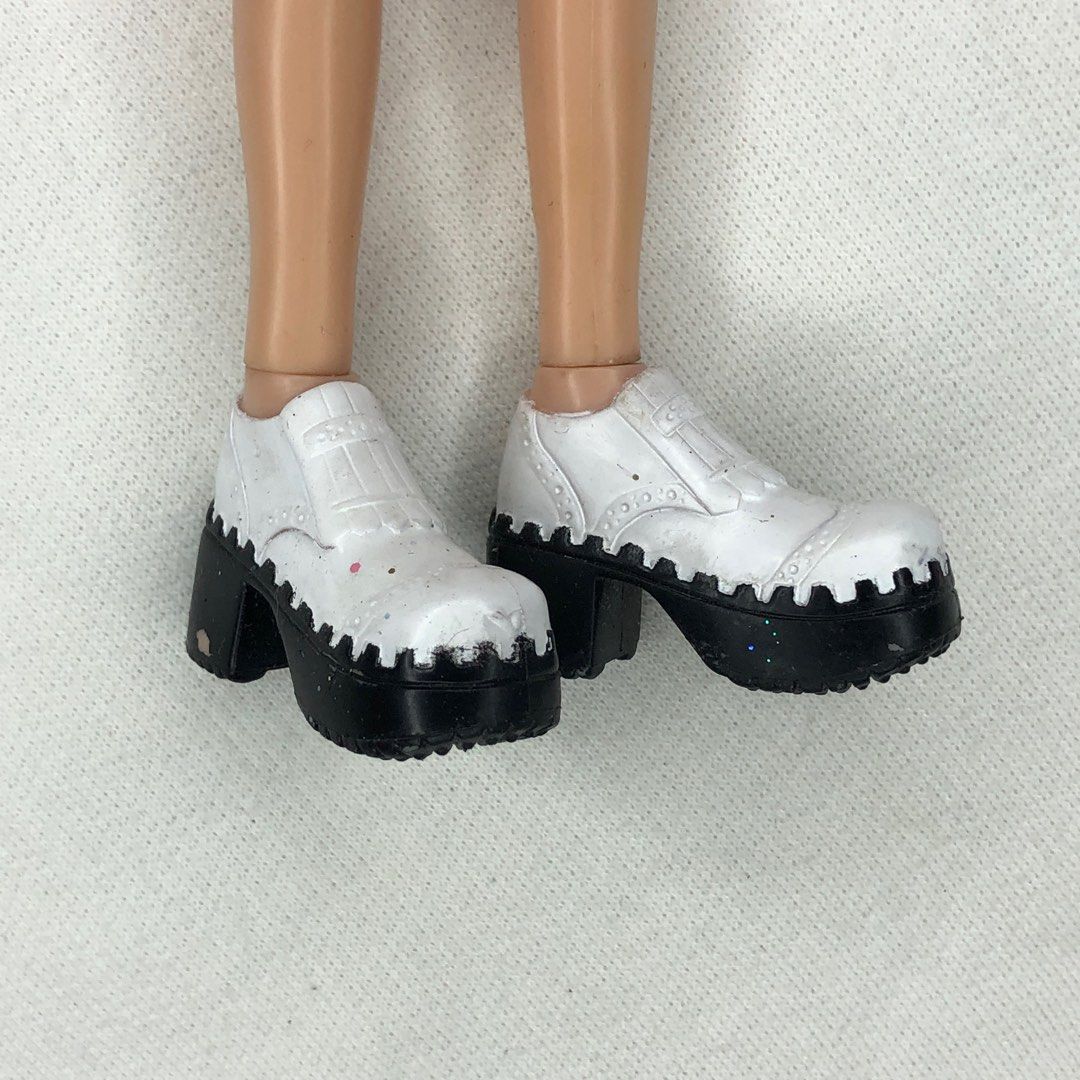 Bratz Shoes for Dolls 2, Hobbies & Toys, Toys & Games on Carousell