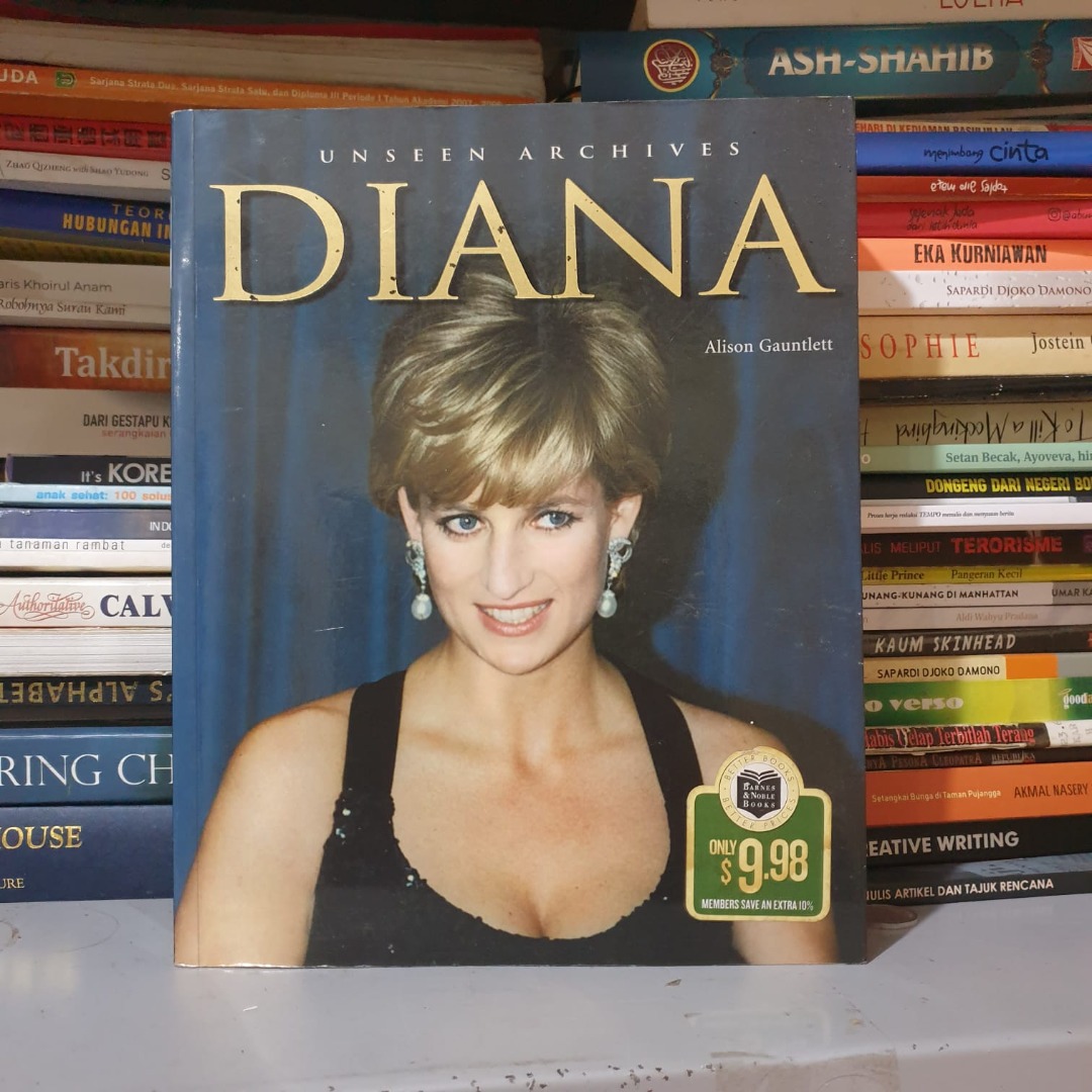 Buku Putri Diana - Unseen Archine DIANA, Buku & Alat Tulis, Buku di ...