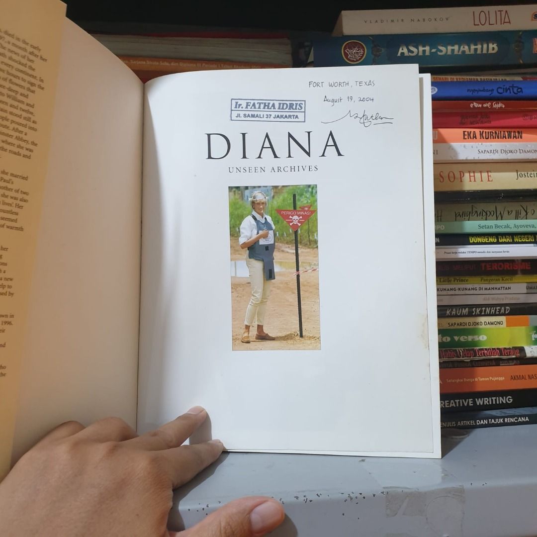 Buku Putri Diana - Unseen Archine DIANA, Buku & Alat Tulis, Buku di ...