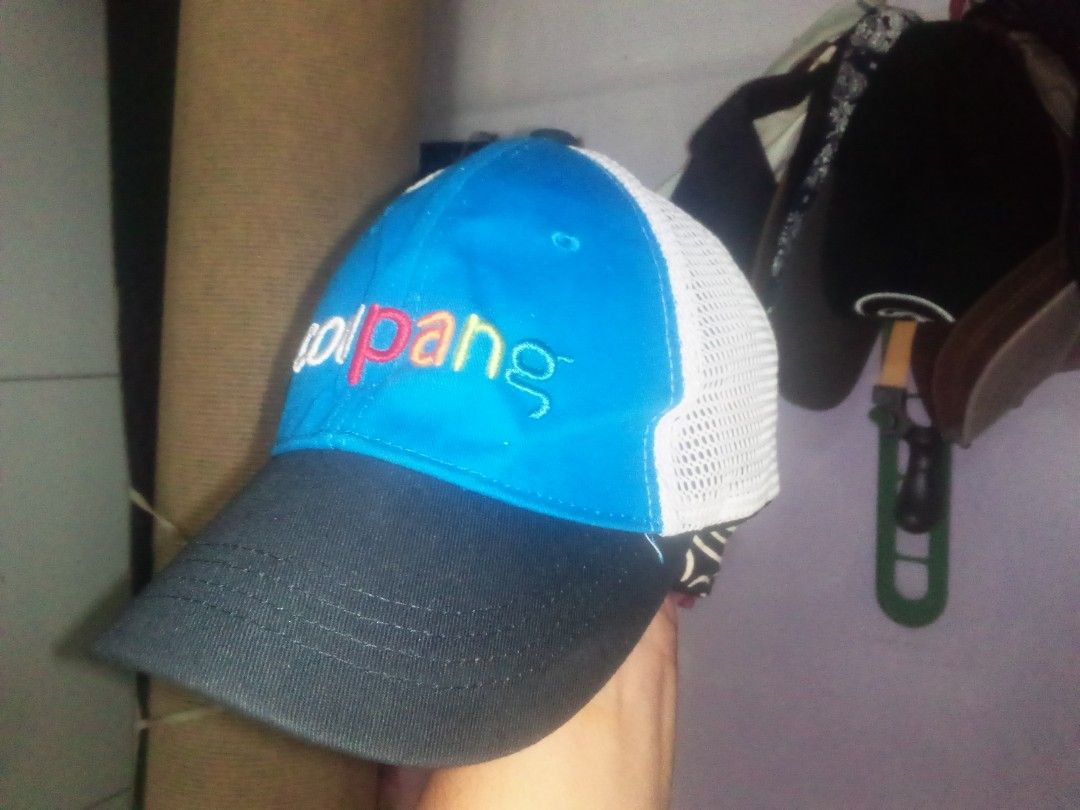 Caps 3 warna, Fesyen Pria, Aksesoris, Topi di Carousell