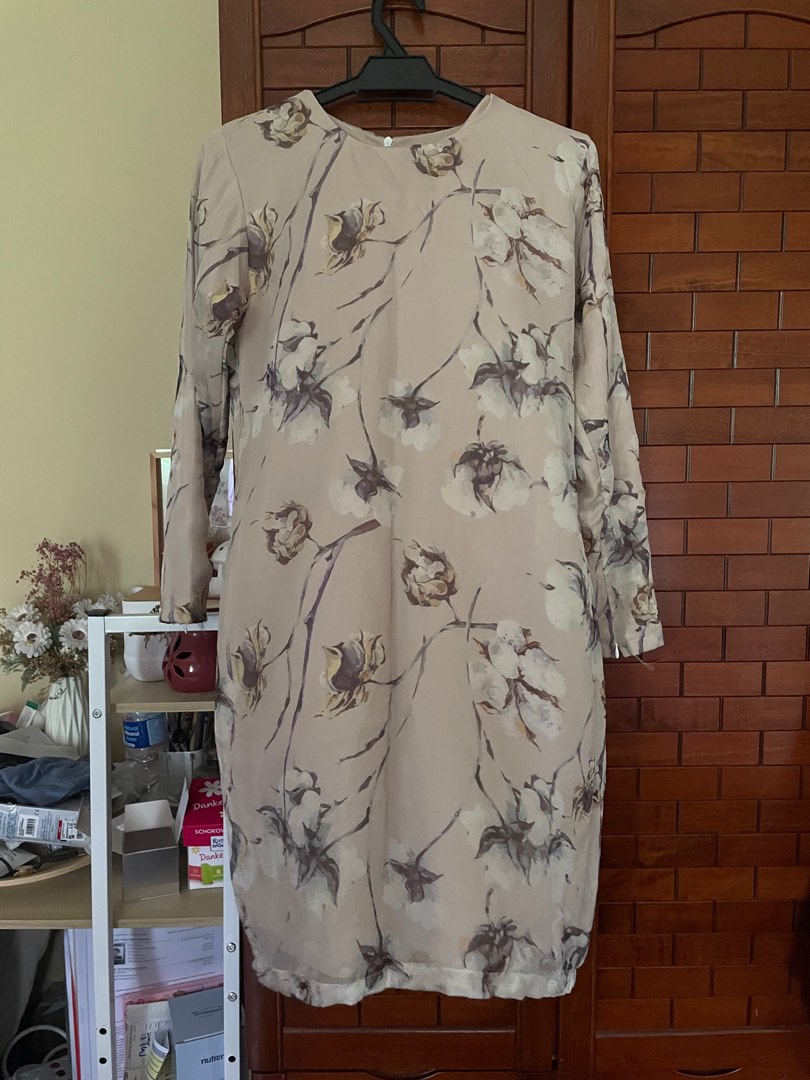 Cream baju kurung, Women's Fashion, Muslimah Fashion, Baju Kurung ...