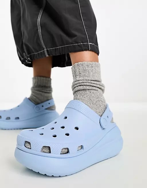 Crocs Crush Clog Blue Calcite, Fesyen Wanita, Sepatu di Carousell