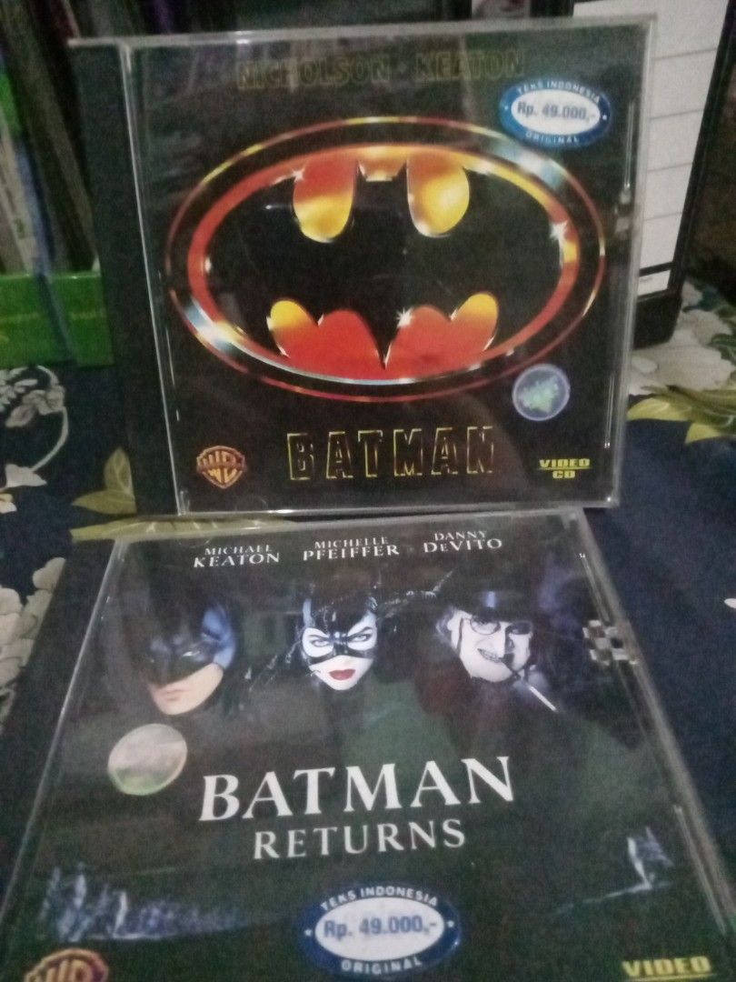 Dua vcD MoviE batmaN, Musik & Media, CD, DVD & Lainnya di Carousell