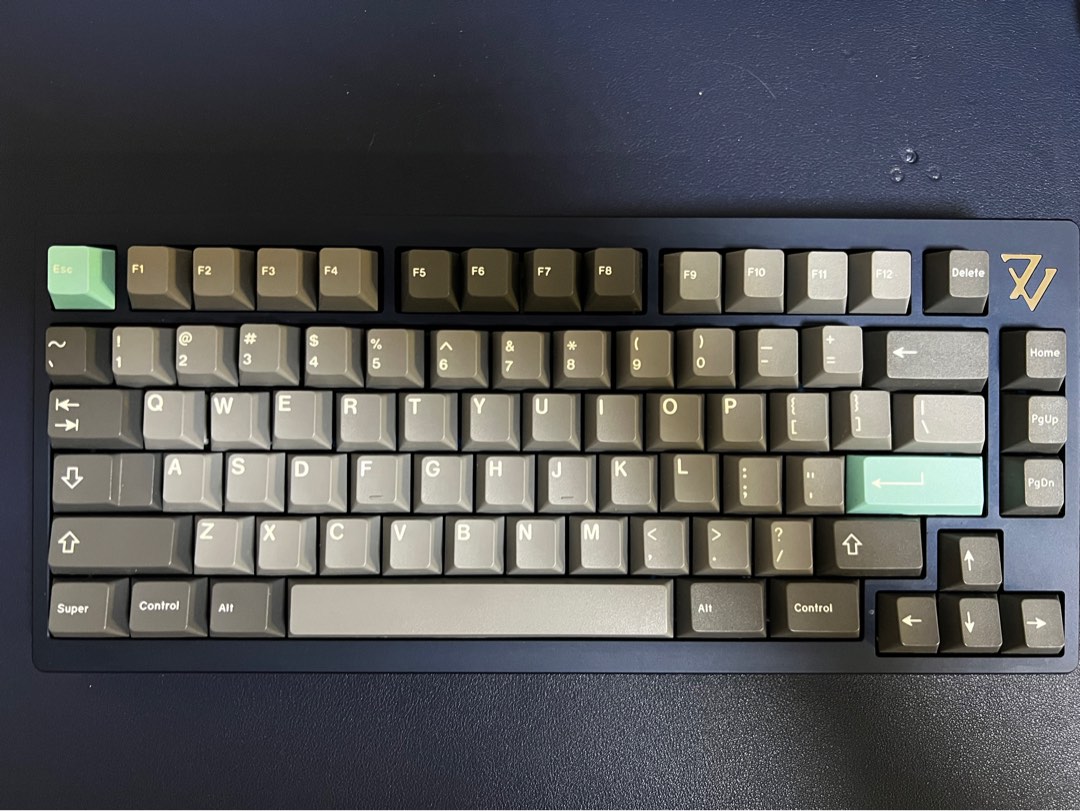 Gok 7v keyboard (Navy) with gmk dolch , pcb, pc plate and extra weight ...