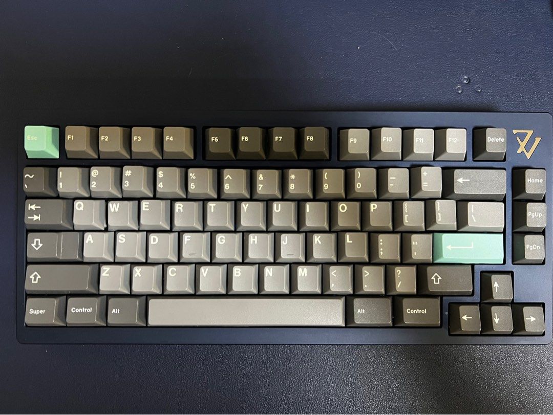 Gok 7v keyboard (Navy) with gmk dolch , pcb, pc plate and extra weight ...