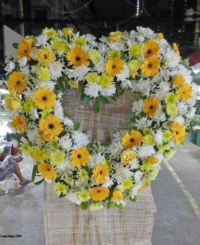 HEART STANDEE CROSS STANDEE AND WREATH, Hobbies & Toys, Stationary ...