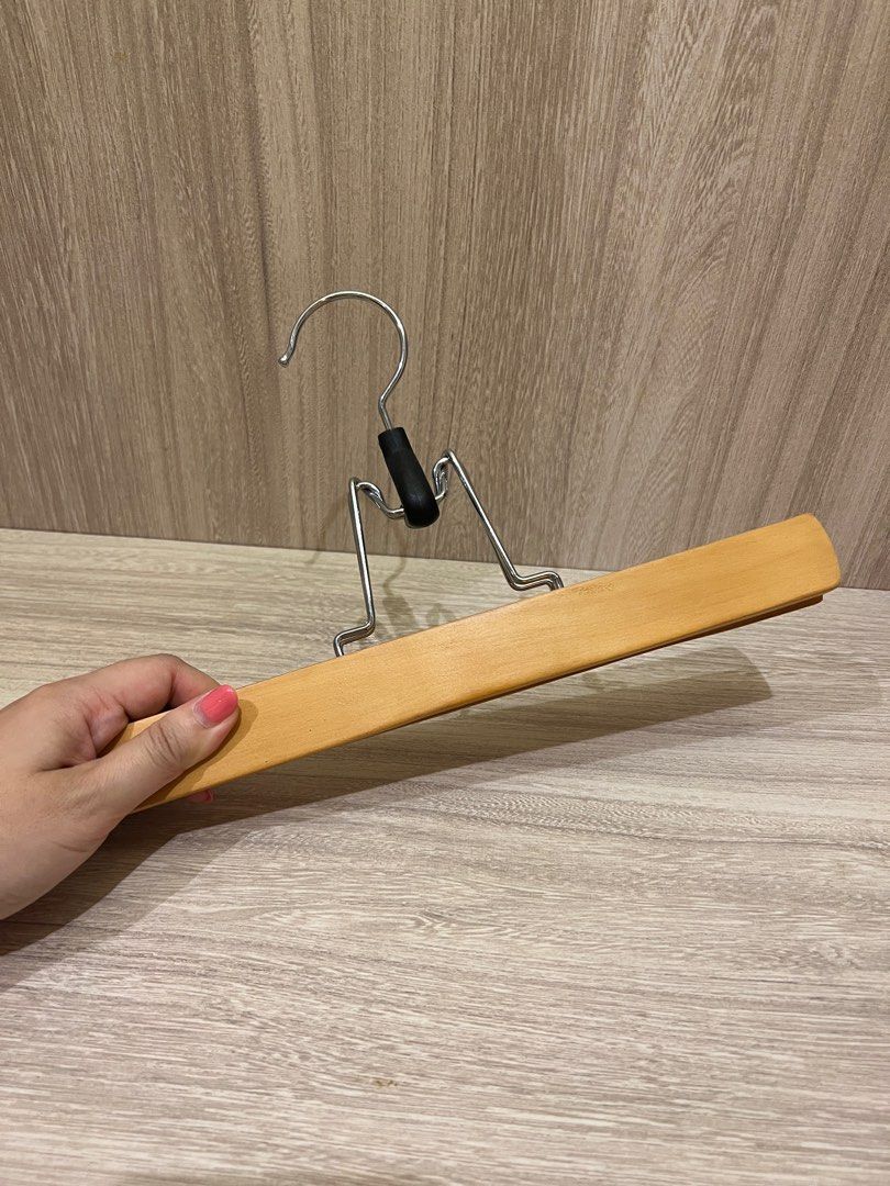 IKEA wooden hangers, 傢俬＆家居, 其他, 掛鉤和衣架 - Carousell