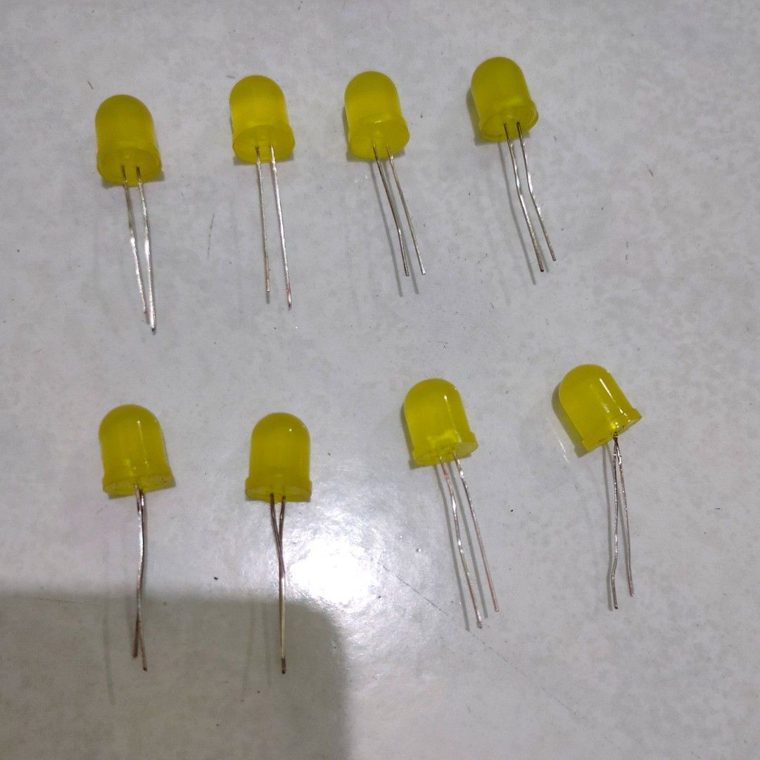 Lampu LED Kuning 10 mm 2 Kaki, Elektronik, Bagian Komputer & Aksesoris ...