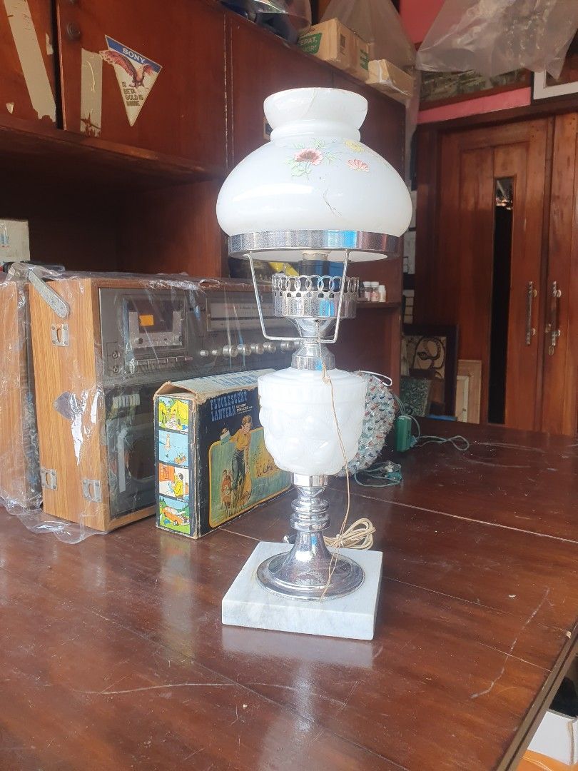 lampu meja standing italy antik, Antik, Pajangan di Carousell