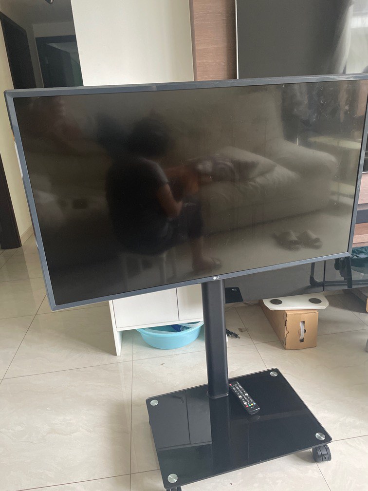LG TV 43 inches, TV & Home Appliances, TV & Entertainment, TV on Carousell