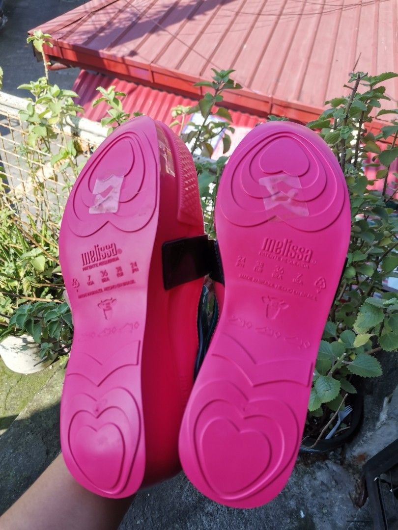 Melissa Helen Kirkum, Women's Fashion, Footwear, Sneakers on Carousell