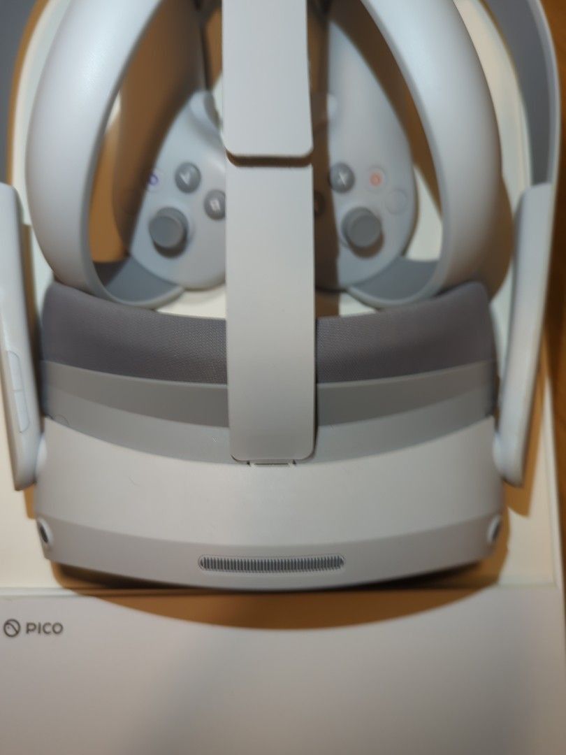 Pico 4 with carrying case, glasses spacer, face protector, Video Gaming ...