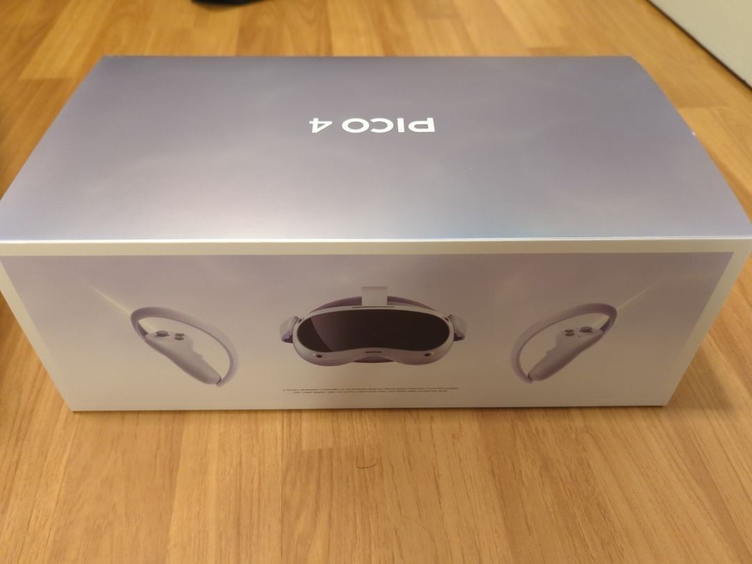 Pico 4 with carrying case, glasses spacer, face protector, Video Gaming ...