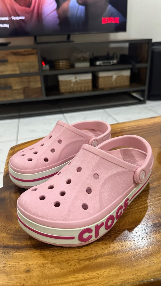 Preloved Original Crocs M4 W6, Women's Fashion, Footwear, Slippers and slides on Carousell