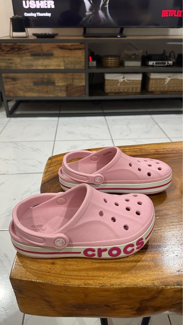 Preloved Original Crocs M4 W6, Women's Fashion, Footwear, Slippers and slides on Carousell