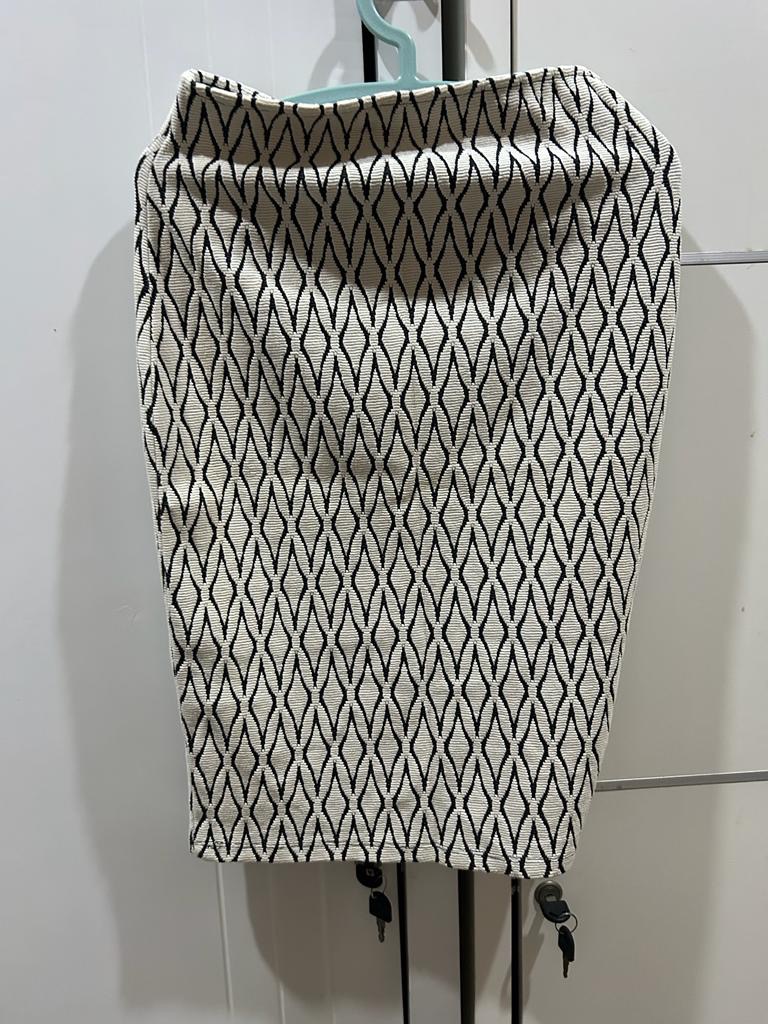 ROK Sepan Motif merk Mango, Fesyen Wanita, Pakaian Wanita, Gaun & Rok ...