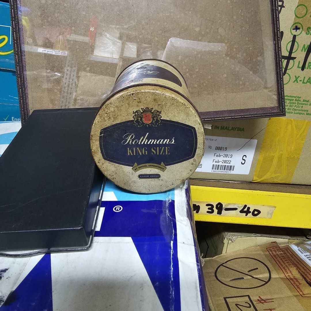 Rothmans, king size, London. Metal tin, Hobbies & Toys, Memorabilia ...