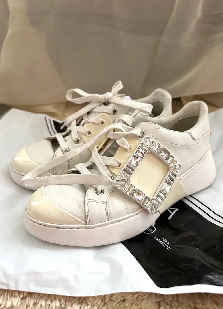 RV, Women's Fashion, Footwear, Sneakers on Carousell