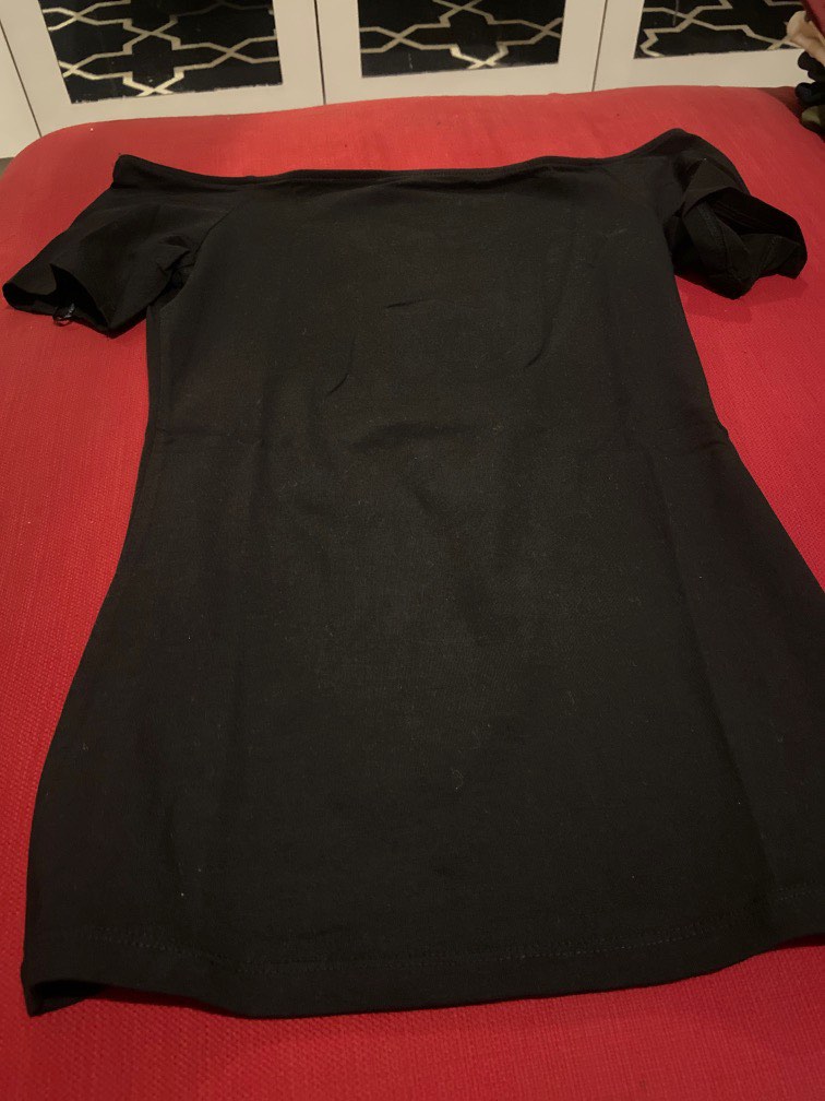 Sabrina basic hnm, Fesyen Wanita, Pakaian Wanita, Atasan di Carousell