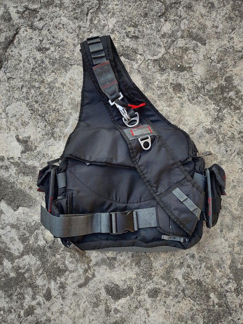 Sandbag Oakley AP 1.0, Fesyen Pria, Tas & Dompet , Ransel di Carousell