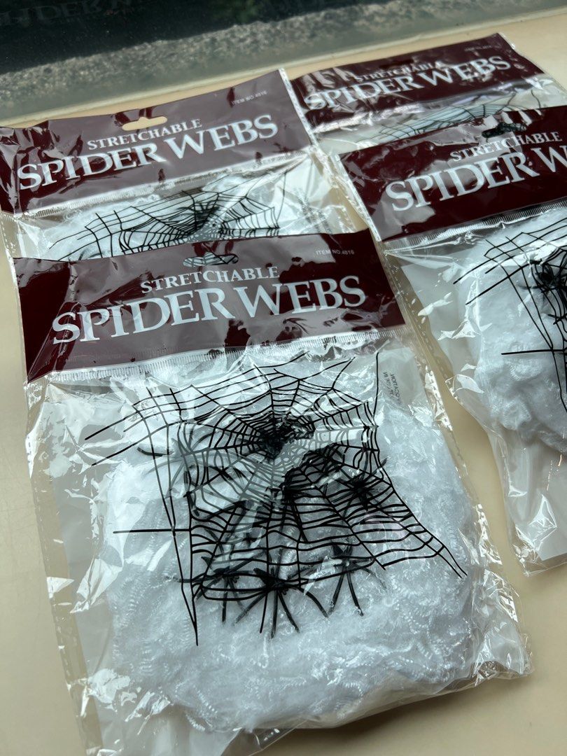 Stretchable Spider Webs with Spiders for Halloween Decorations, 興趣及遊戲 ...